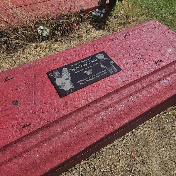 Custom Black Granite Headstone With Photo & Engraved Text ...
