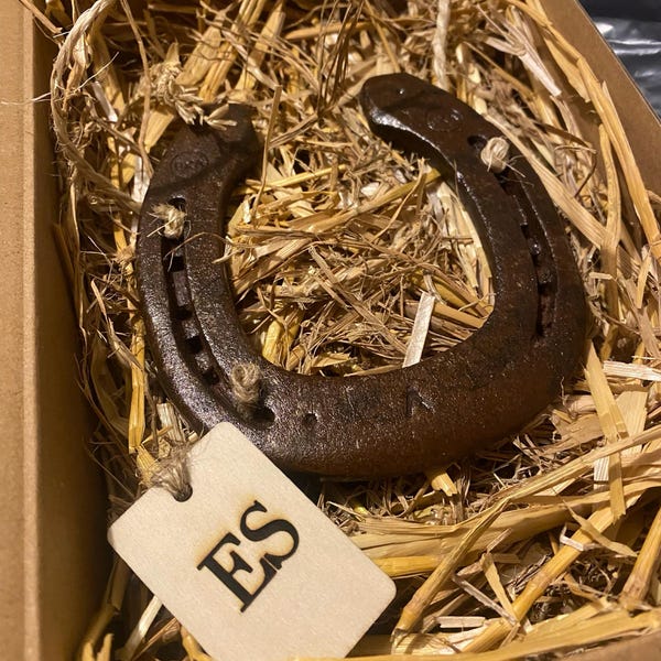 EQUESTRIAN TACK RACK Rustic Design, Horseshoe Rack, 5 Hook Hanger ...