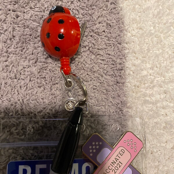 Lovey Heart Eyes Porg Hard Enamel Pin - Etsy