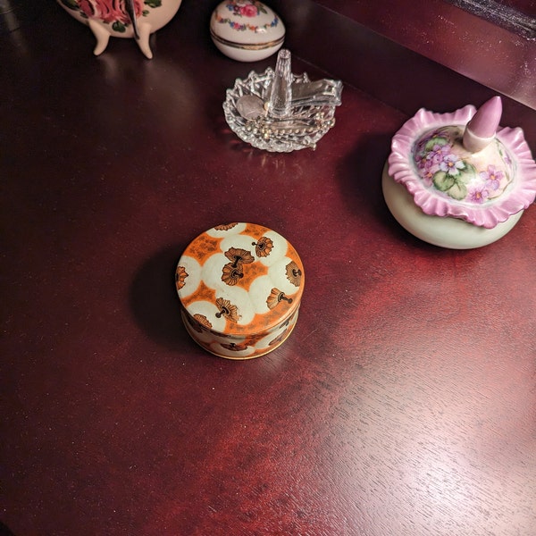 Vintage Stratton Compact With Madonna and Child Centerpiece, Stratton ...