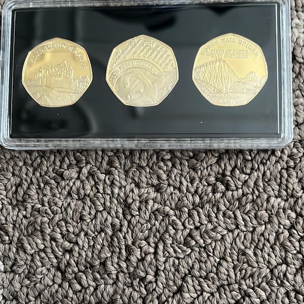 Pair of Boxed SOLAR SYSTEM Commemoratives in 50p Coin Display Case ...