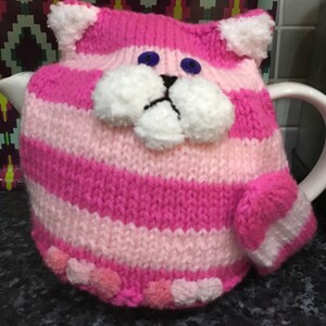 Hand-knitted Bagpuss Tea Cosy. | Etsy UK