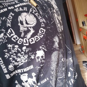 Punks Not Dead T-shirt Exploited UK82 - Etsy