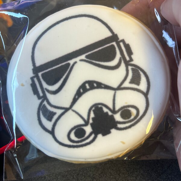 1 Dozen Star Wars Themed Decorated Sugar Cookies Yoda, Chewbacca ...