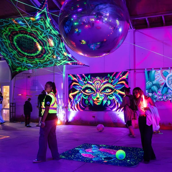 UV Reactive Décor, Triangular Ceiling Stretch Décor, Blacklight Party ...