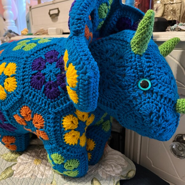 Stegosaurus, Crochet Dinosaur, Puff Handmade Using African Flower Motif ...