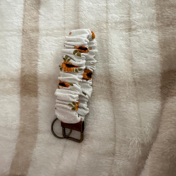 Scrunchie Keychain Wristlet, Key Fob Keychain, Scrunchie Keychain ...