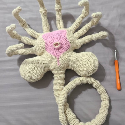 Facehugger Crochet Pattern - Etsy