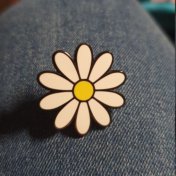 Daisy Enamel Pin Badge, a Great Gift to Brighten Anyones Day!!! - Etsy