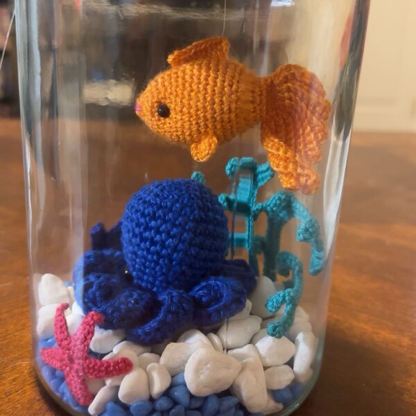 Small Aquarium Set Set With Gold Fish, Starfish, Water Grass, Sea Shell ...