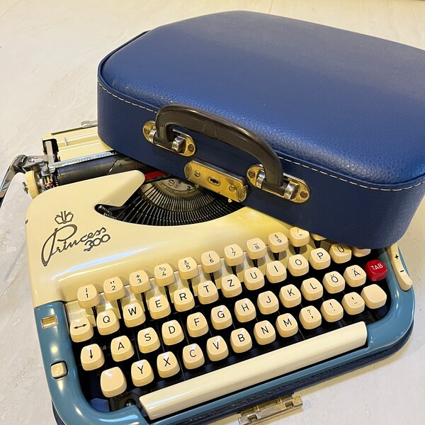 Triumph Norm - Vintage Typewriter From 1957 With Aluminium Case With ...