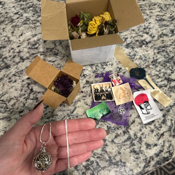 Rosemary's Baby Tannis Root Herbal Locket Necklace: Witchcraft Herbal ...