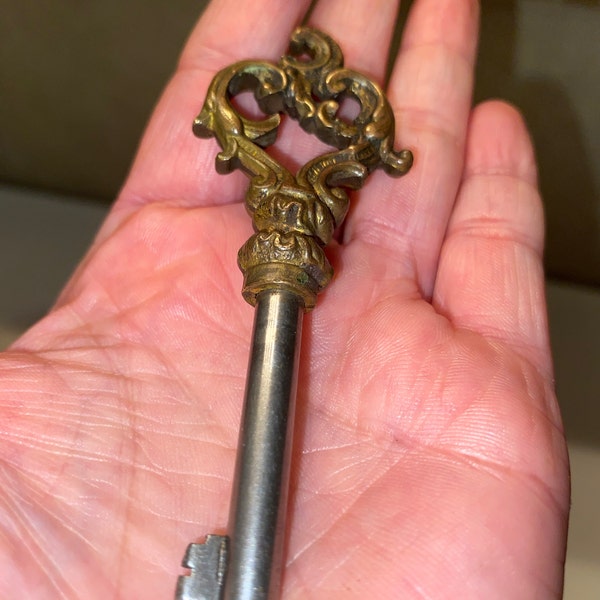 Skeleton Key - Rare Antique GENUINE Frog-legs Bow French Chalet Key ...