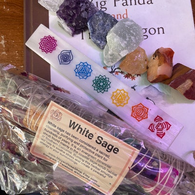 7 Chakras Crystal Gift Set 7 Chakra Crystals, Sage Smudge & Selenite ...