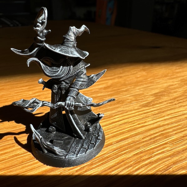 Mage Miniature Wizard Mini Sorcerer Dungeons and Dragons Mini RPG ...