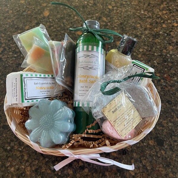 Bath Gift Basket - Handmade Soap, Bath Salts, Bath Bombs, Gift Basket ...