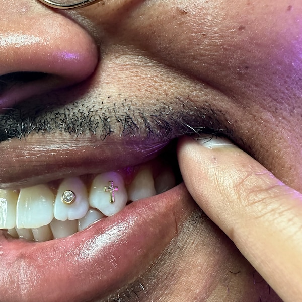 18k Diamond Bezel Gold Tooth Gem Vs Diamond Tooth Gem Tooth Charm Teeth ...