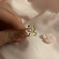 Birth Flower Name Ring by Caitlyn Minimalist • Custom Flower Jewelry ...