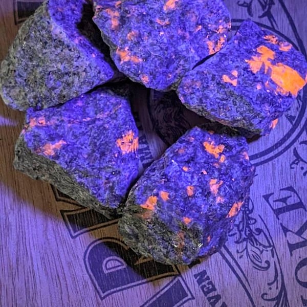 Raw Natural Yooperlite Crystal - UV Reactive Rough Stones Home ...