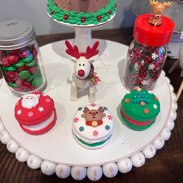 3 Fake Christmas Macaroons | Fake Santa Macaroons | Fake Rudolph ...
