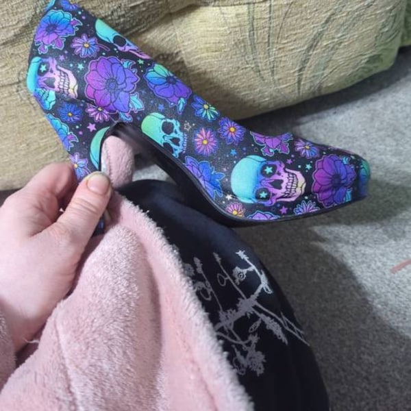 Gothic Shoes, White Skull Heels, Custom Shoes, Skull Pumps, Goth Shoe ...