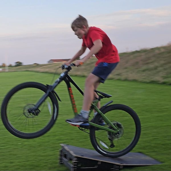 MTB Hopper Kicker Portable Jump Ramp Mobile Launcher Bike BMX (size M ...