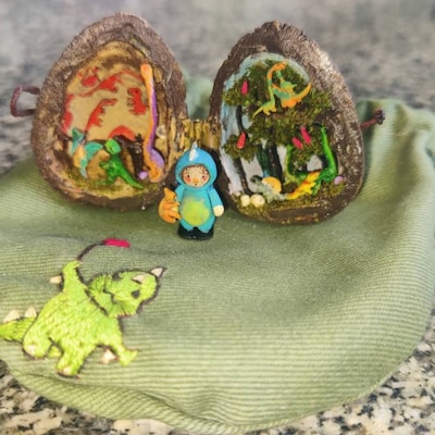 Miniature Dinosaurs Diorama in a Nutshell, Jurassic World Diorama, Tiny ...