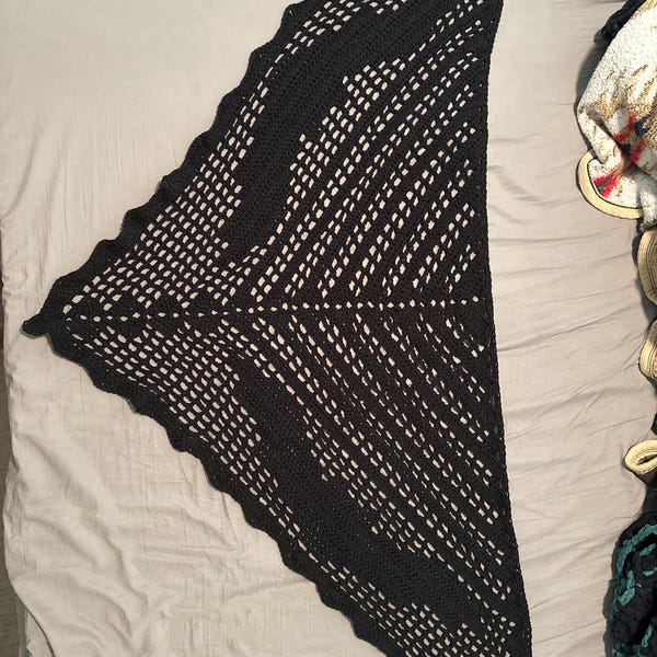CROCHET PATTERN, Spooky Spider Shawl, Halloween Accessory, Spider Web ...