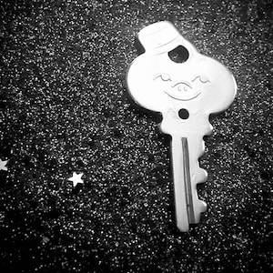 Amelia Earhart Key 1581 1960's Vintage Suitcase Key - Etsy