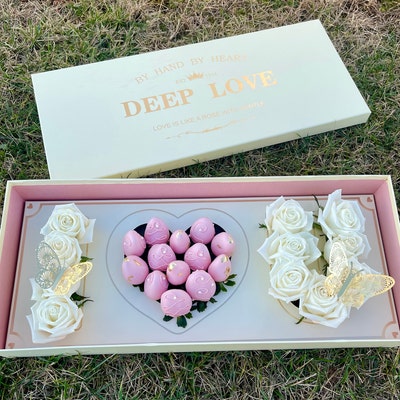 Round Shape Flower Box With Ribbon and Button, Gift Ideas, Floral ...
