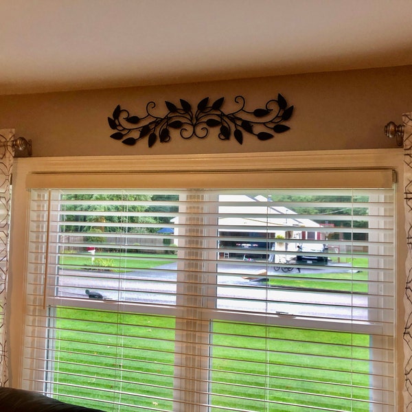 Leafy Ivy Metal Wall Art Style Style, Texture Paint Circle Style Bubble ...