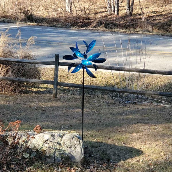 Mesa - Red Kinetic Art Wind Spinner - Etsy