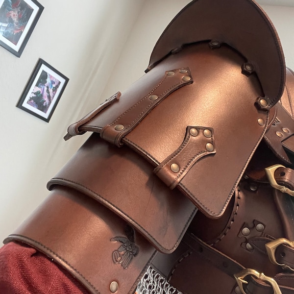 Leather Shoulder Armor Pad: Medieval LARP Cosplay - Etsy