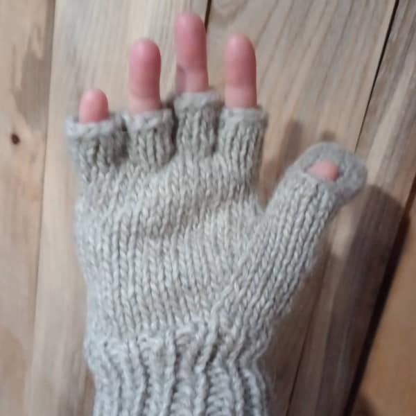 100% Genuine Soft Lamb Wool - Women's Cosy Herd of Sheep Design - Hand Knitted Jumper - Nordic ...