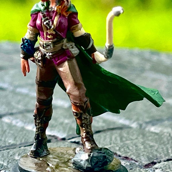 32mm Female Halfling Thief by White Werewolf Tavern Choose Your Figure ...