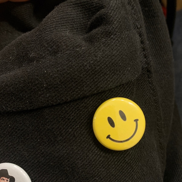 Yellow Happy Face Smiley Face Pin Badge Pinback Round Circle Button ~ 1 ...