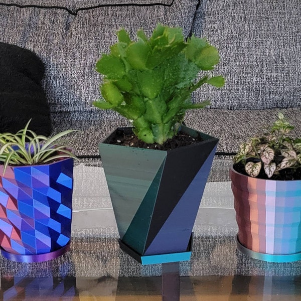 Two-tone Spiral Poly Planter | Modern Geometric Indoor Decor | Unique ...