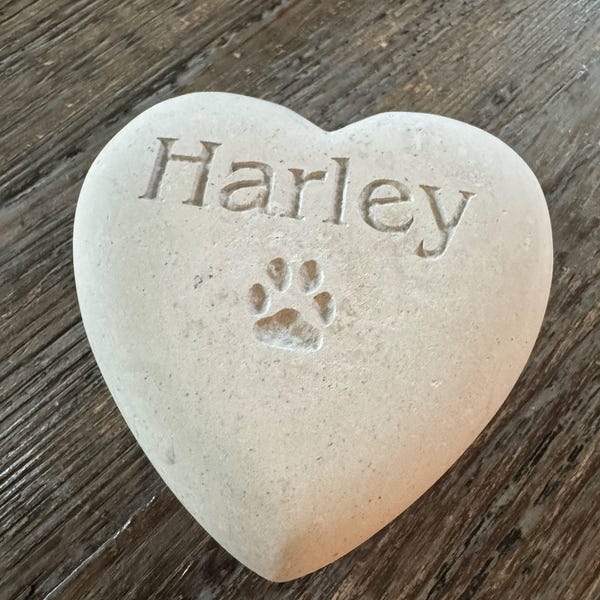 Pet Memorial Stone in Cream, Engraved Heart Rock With Your Pets Name - Etsy