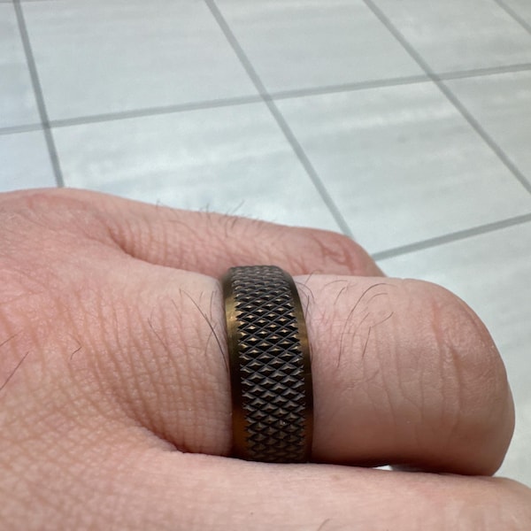 Knurl W/engraving | Textured Titanium Mens Wedding Band | Diamond ...