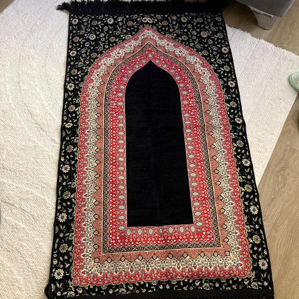 Exclusive Prayer Rug, Satin, Quran and Tasbeeh Set, Sponge Liner ...