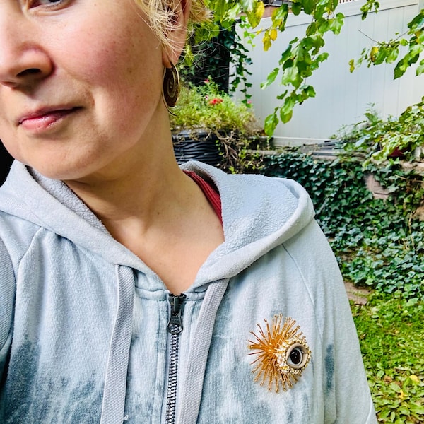 Sea Urchin Wink - Gold Tone Eyeball Brooch Pin - Etsy