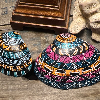 Hand-painted symmetry Seashell - Etsy