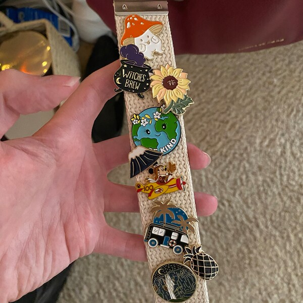 Narrow Pin Display Keychain / Natural Keychain Pin Keeper / Pin Holder ...