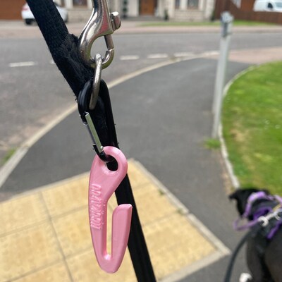 Hookapoo Dog Poop Bag Carrier Dog Poo Holder Clip on Hands Free ...