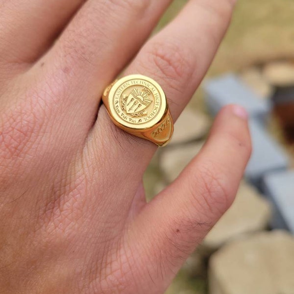 Custom Engraved Traditional Family Crest Ring, Personalized Coat of Arm ...