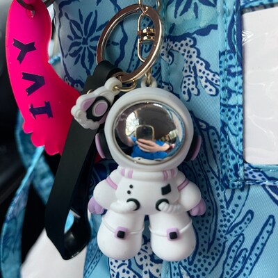 Cool Astronaut Spaceman Dripping Delicate Keychain - Etsy