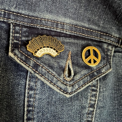 Seashell Lapel Pin CC344 Sea, Ocean, Beach, Shells, Seaside, and ...