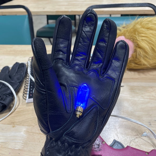 Star Wars Lightsaber Kyber Crystal 100 % Handcrafted Glowing Replica ...