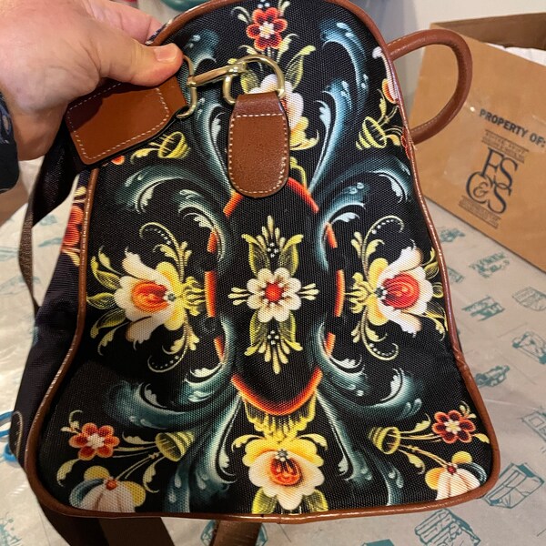 Dala Horse Phone Stand, Classic Scandinavian Mobile Display Stand ...