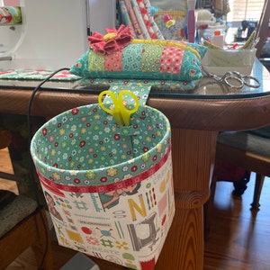 Thread Catcher With Detachable Pincushion, Sew in Style, Scrap Catcher ...